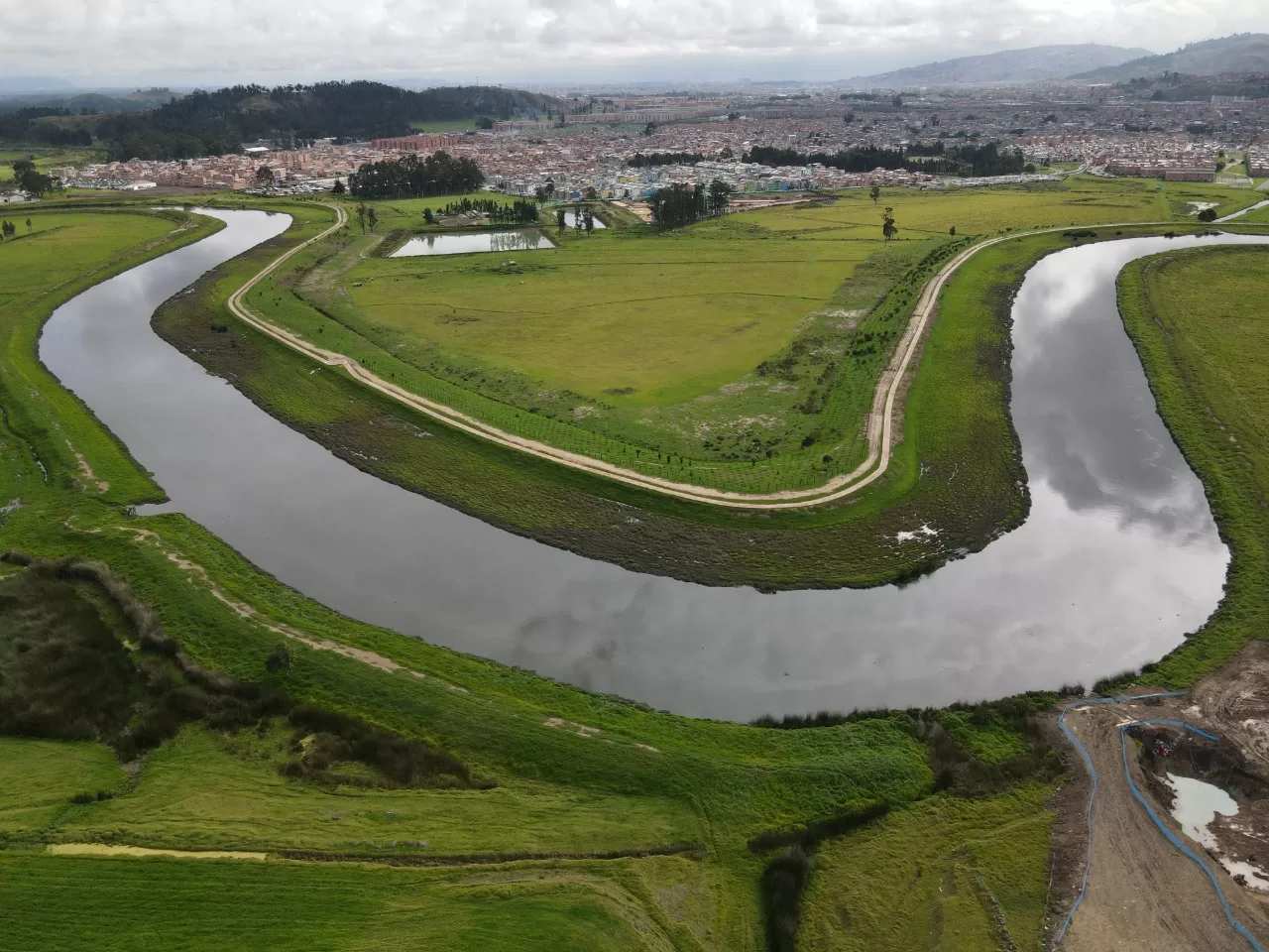 El Río Bogotá: Más que una corriente, un tesoro natural y cultural ...